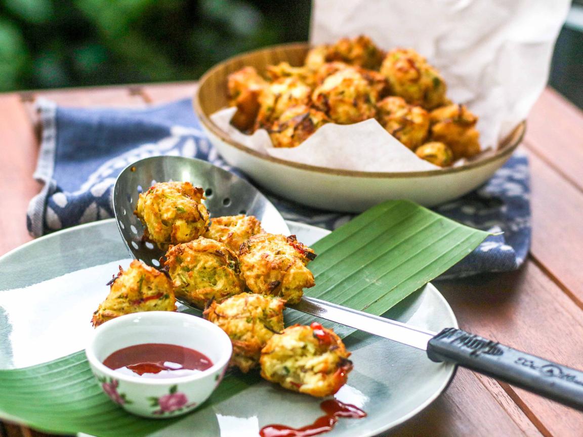 Tapioca fritters: A classic teatime snack | Periuk.my